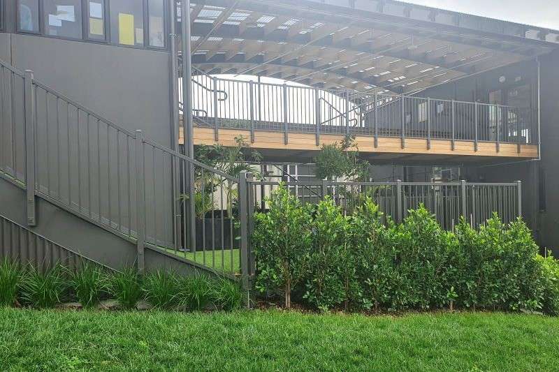 Stepped vs Raked Fencing | Boundaryline