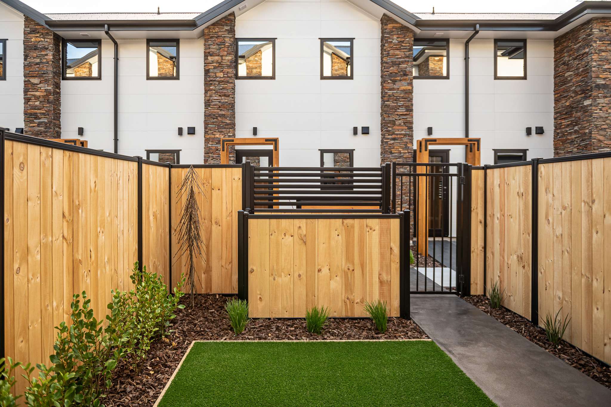 Timber Vs. Aluminium Fencing | Boundaryline